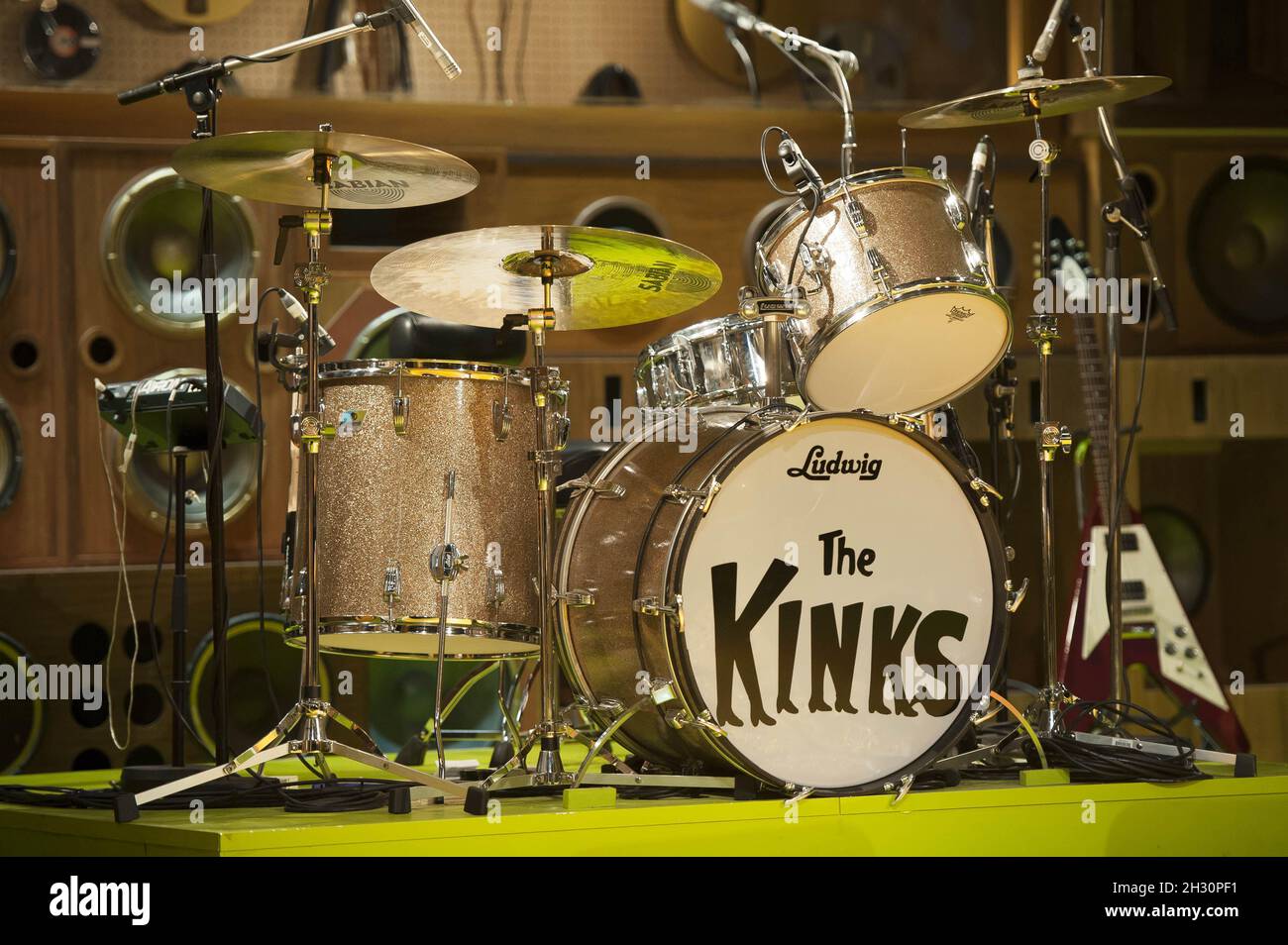 Kinks musical hi-res stock photography and images - Alamy