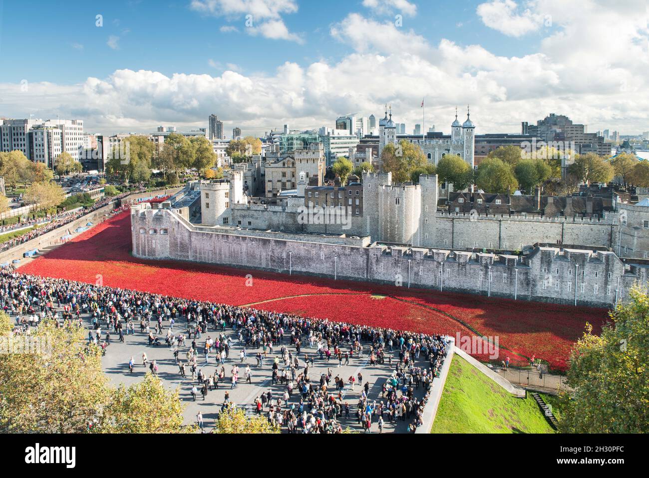 General view of the poppy art installation designed by Paul Cummins ...
