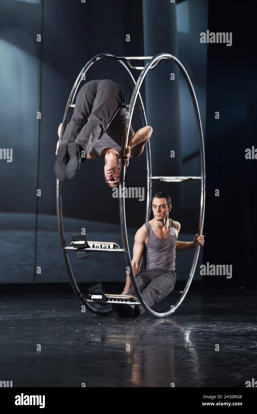 The German Wheel performance during Cirque Eloize's Cirkopolis ...