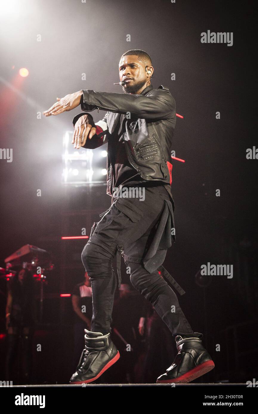 Usher performing live at the O2 Arena, in Greenwich, London Stock Photo ...