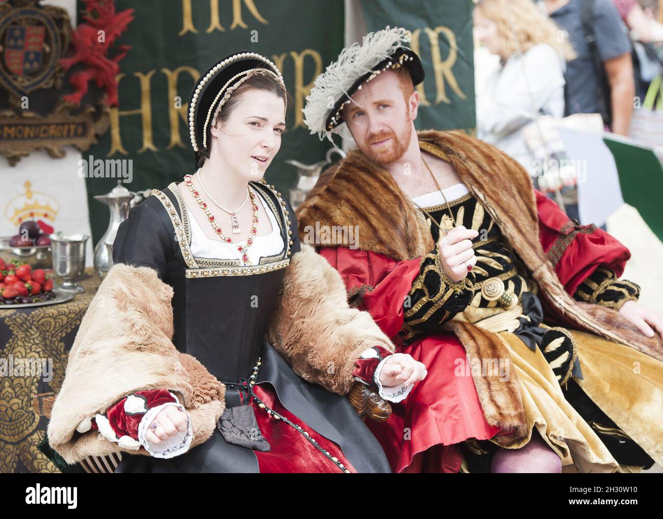 Henry VIII and Anne Boleyn celebrate Anne's upcoming Coronation at ...
