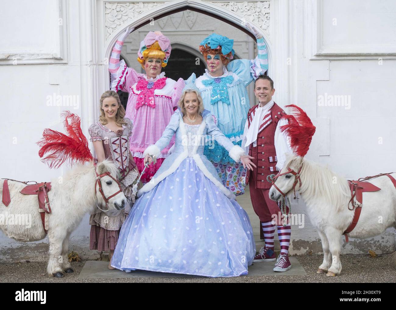 Rhiannon Chesterman (Cinderella) Matthew Rixon, Hayley Mills, Matthew ...