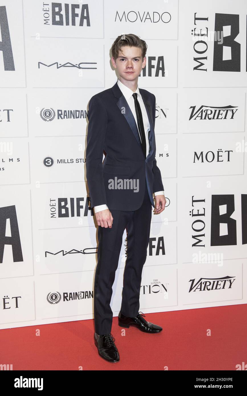 Thomas sangster full length hi-res stock photography and images - Alamy