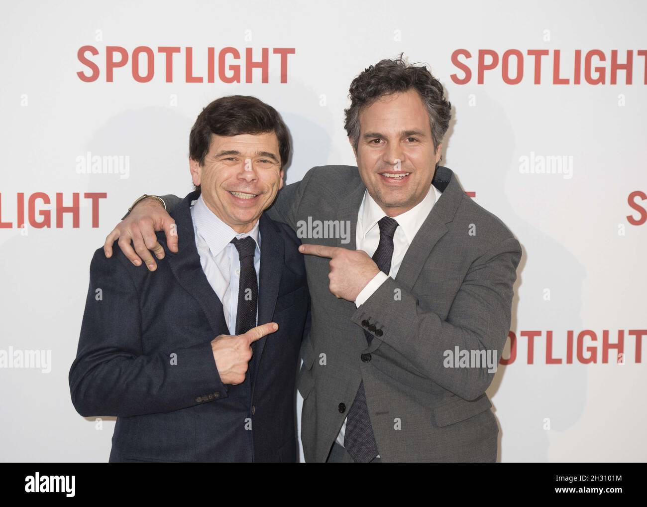 Mark Ruffalo (R) and Mike Rezendes (Spotlight reporter) attend the ...