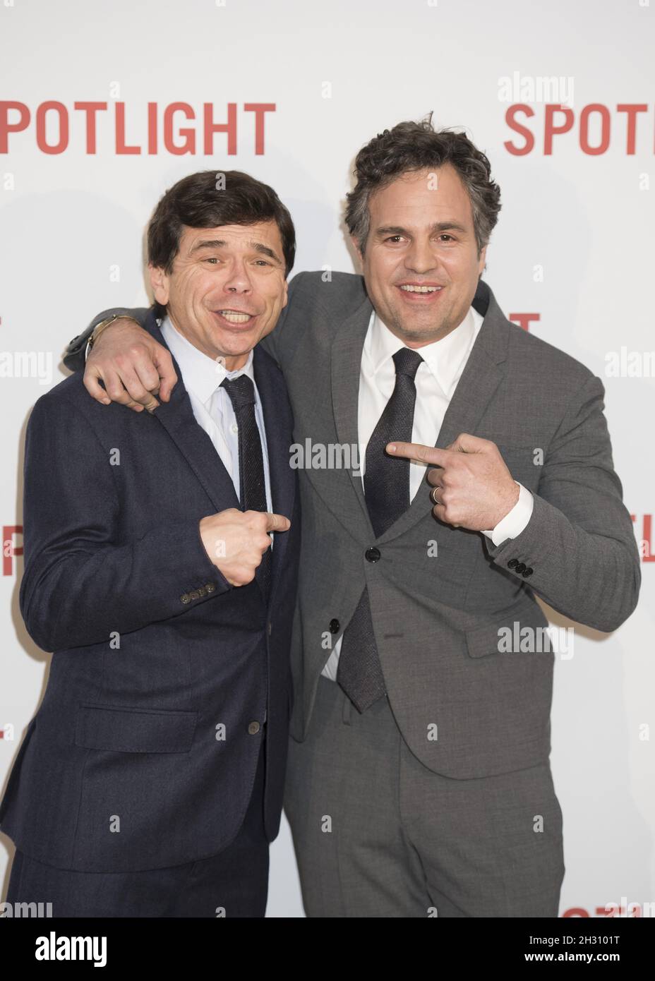 Mark Ruffalo (R) and Mike Rezendes (Spotlight reporter) attend the ...