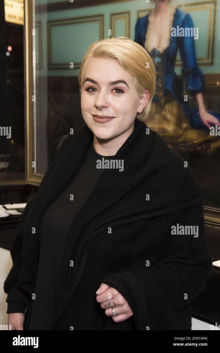 Bella gallery hi-res stock photography and images - Alamy