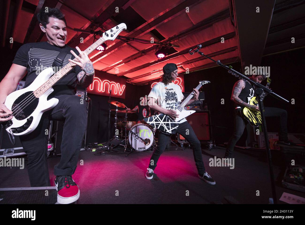 Pierce the veil concert hi-res stock photography and images - Alamy