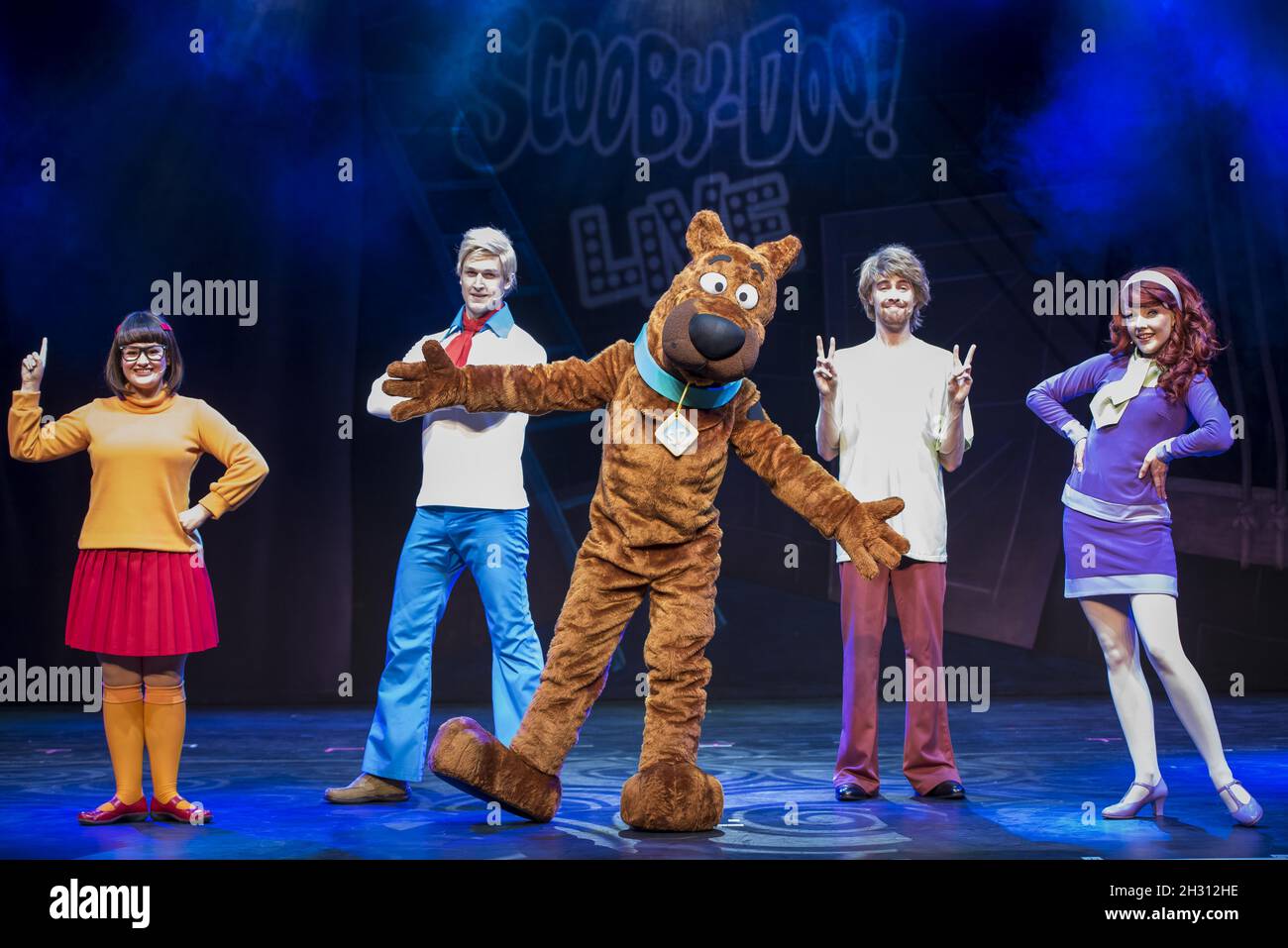 Rebecca Withers (Velma), Chris Warner Drake (Fred), Joe Goldie (Scooby ...