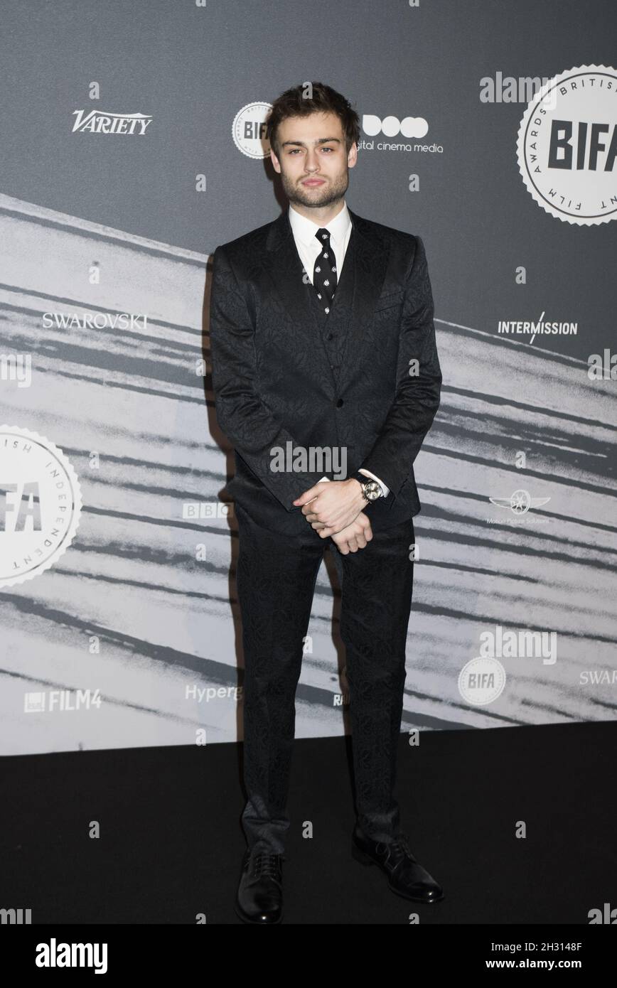 Douglas booth 2016 hi-res stock photography and images - Alamy