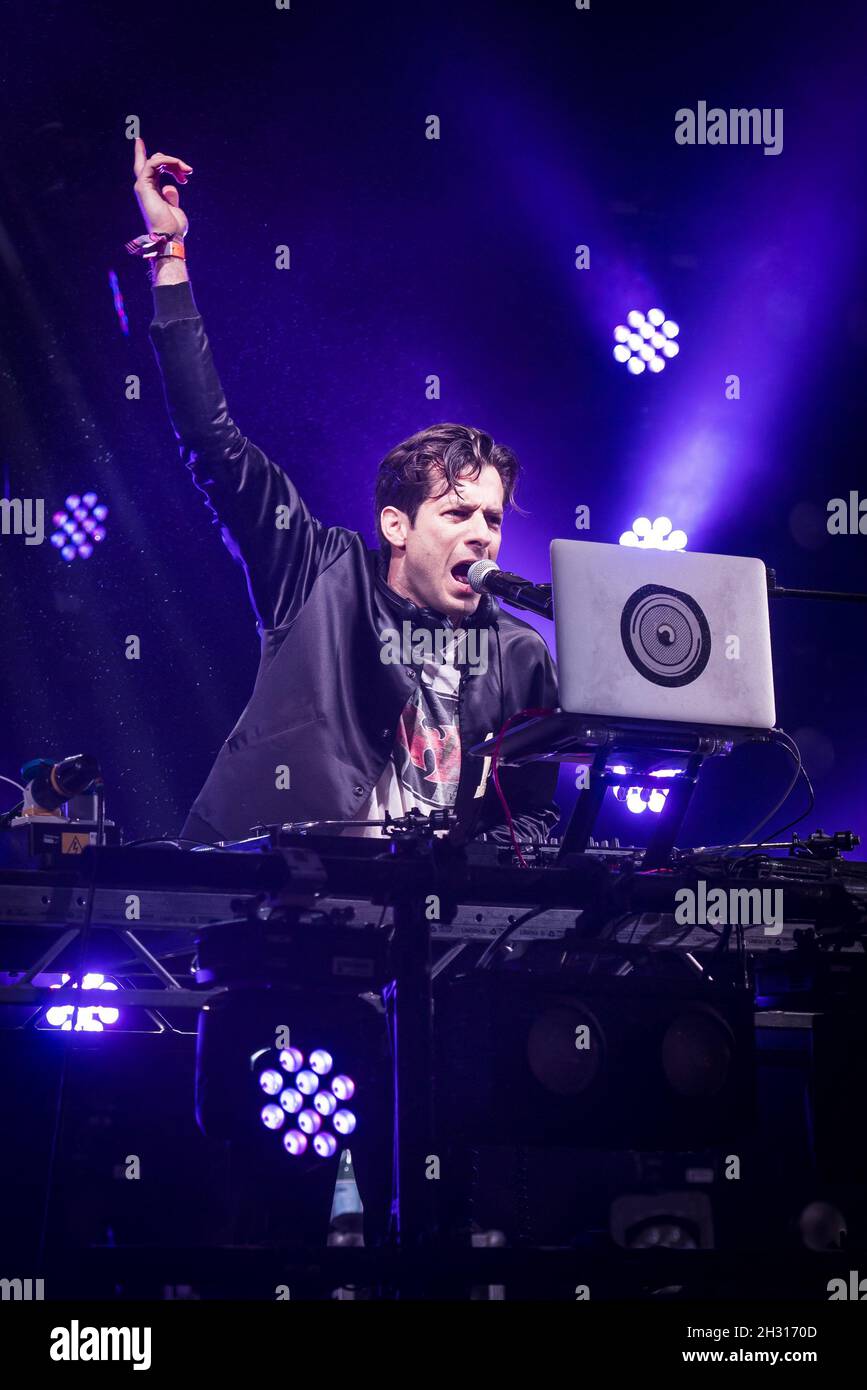 Entertainment idsok hli idsok hi-res stock photography and images - Alamy