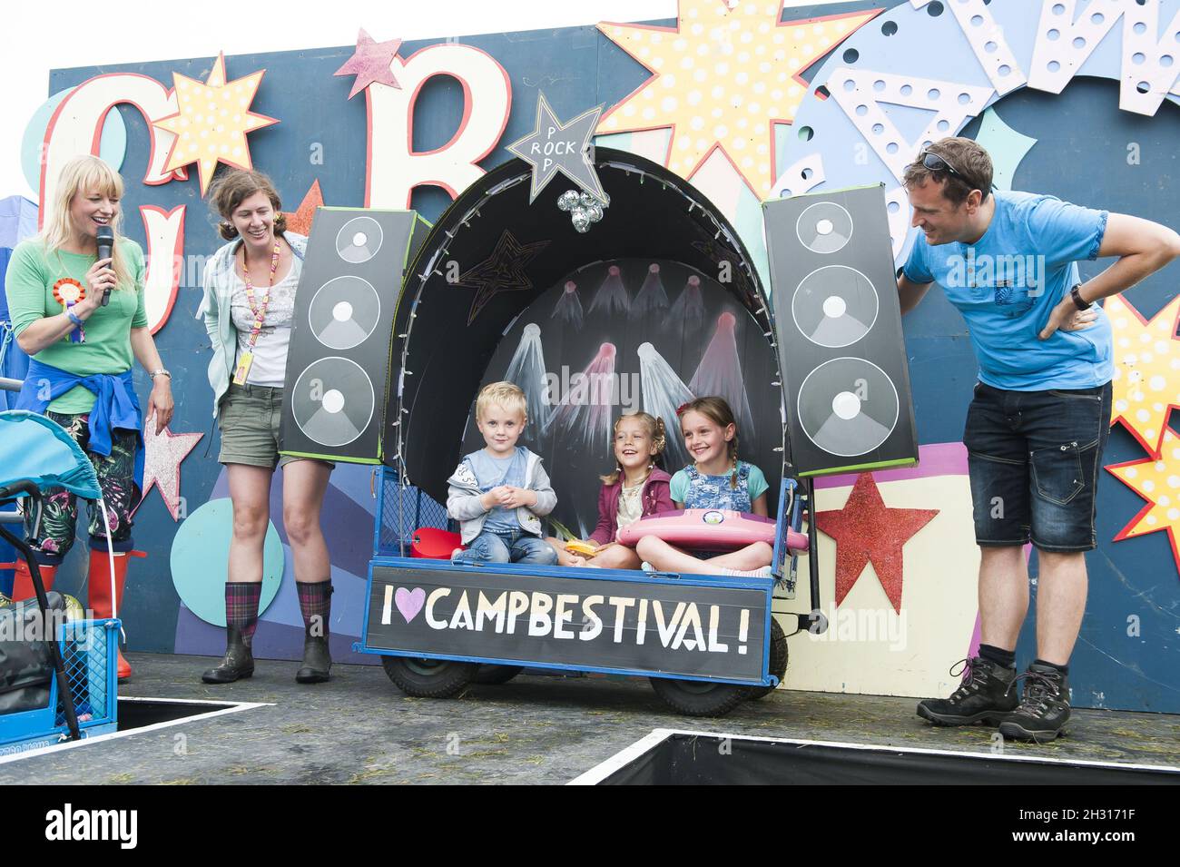Sara Cox introduces the pimp my trolley competition at Camp Bestival ...