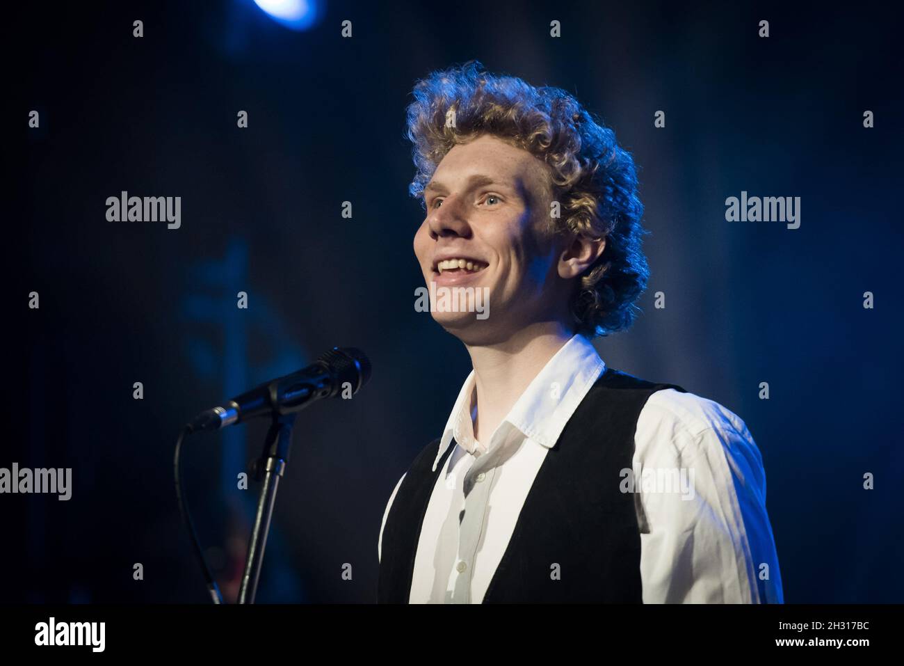 Charles Blyth (Art Garfunkel) on stage during The Simon and Garfunkel ...