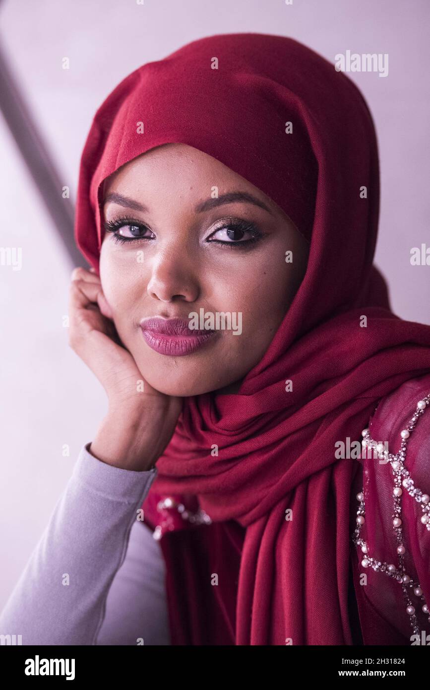 Halima aden burkini hi-res stock photography and images - Alamy