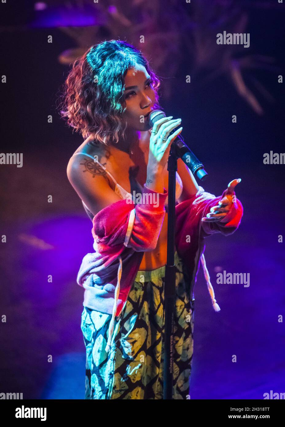 Whilewereyoung hi-res stock photography and images - Alamy