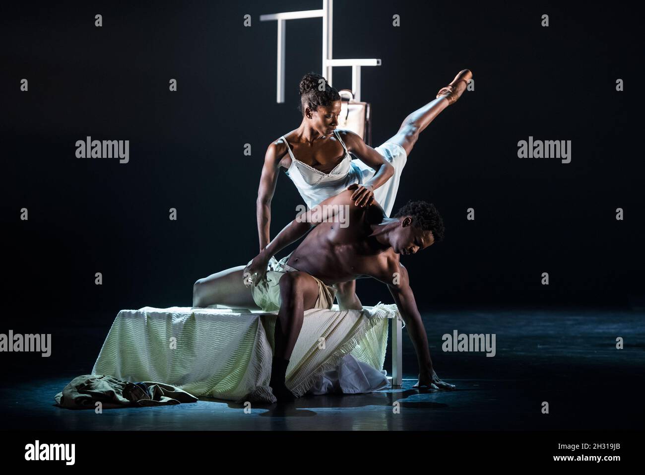 Cira Robinson and Mthuthuzeli November from Ballet Black rehearse The ...