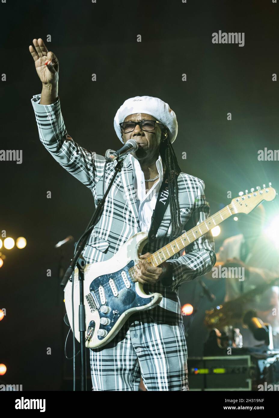 Nile rodgers on stage hi-res stock photography and images - Alamy