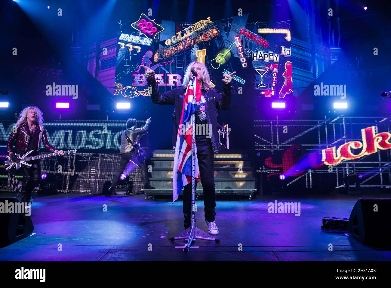 Def leppard on stage hi-res stock photography and images - Alamy