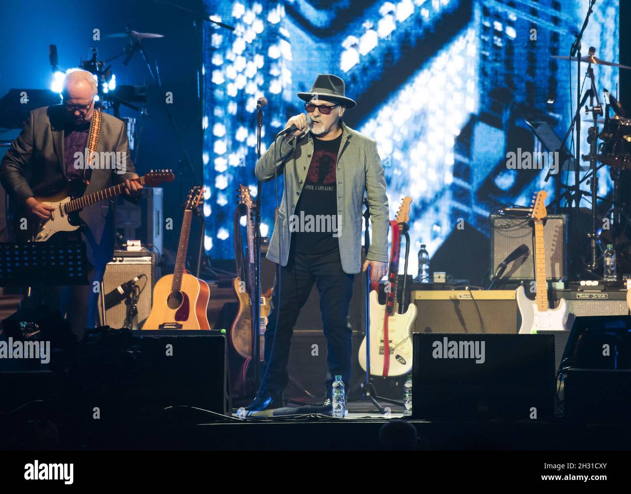 Paul carrack singer hi-res stock photography and images - Alamy
