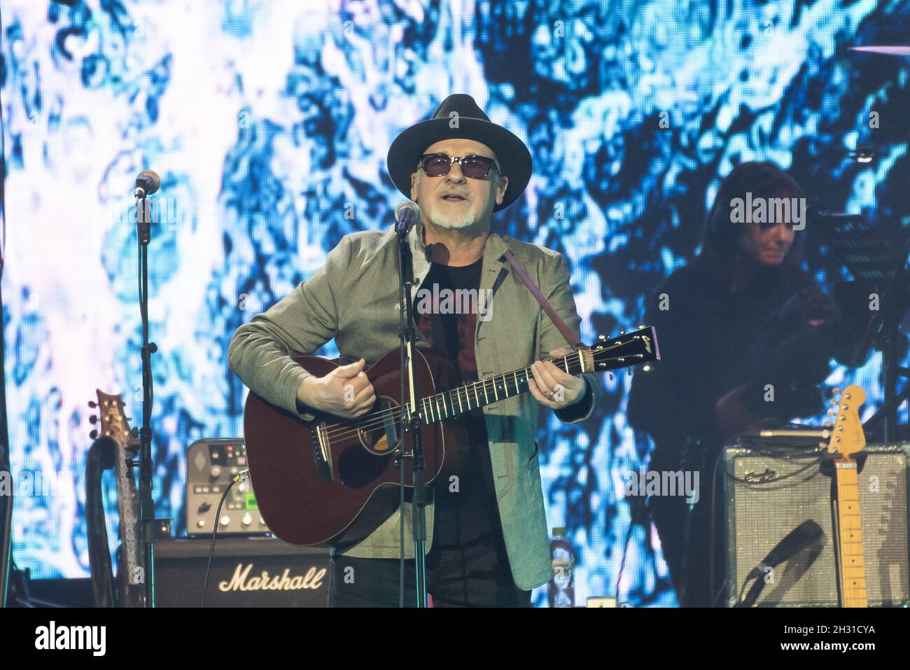 Paul carrack singer hi-res stock photography and images - Alamy