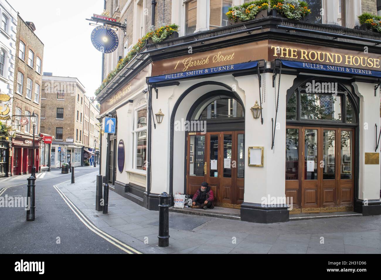 Homeless man london covent garden hi-res stock photography and images ...