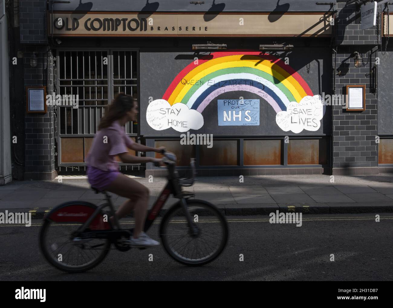 Stay up girl graffiti hi-res stock photography and images - Alamy