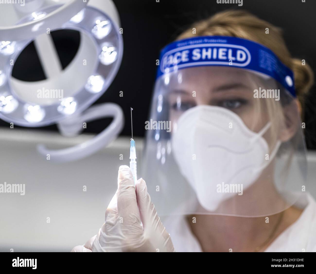 Full ppe nurse hi-res stock photography and images - Alamy