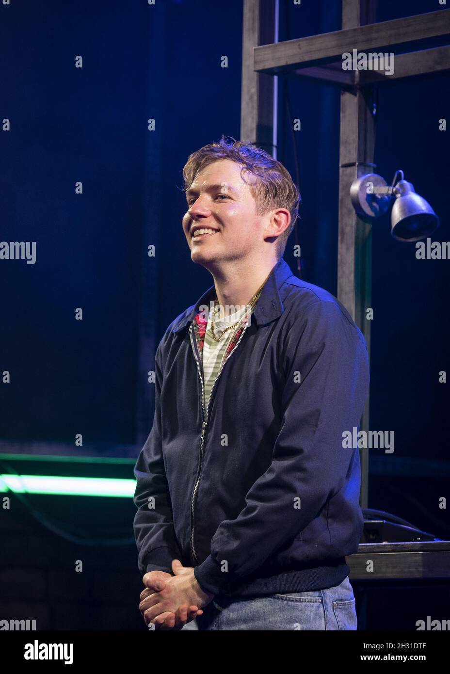 Opening night curtain call hi-res stock photography and images - Alamy