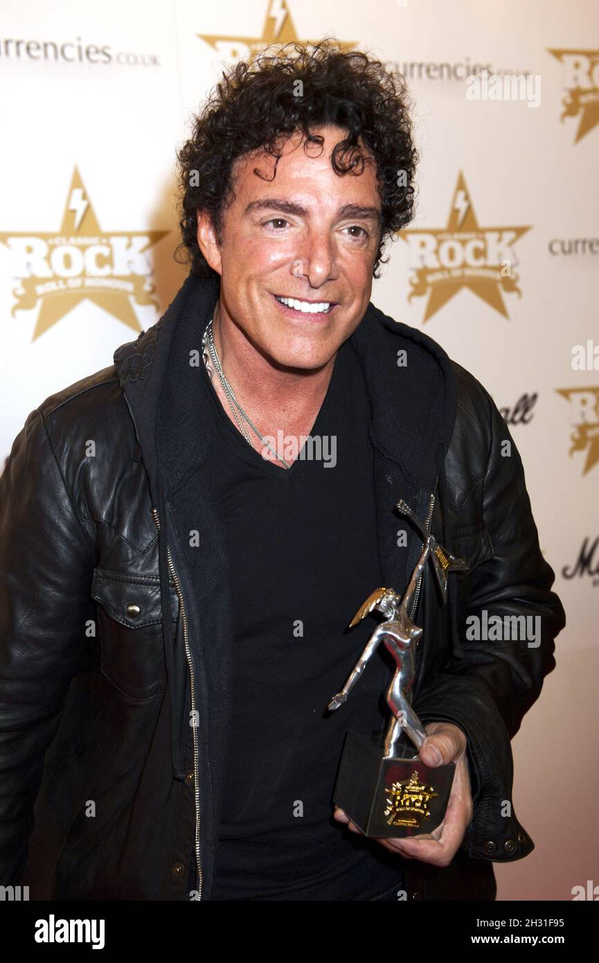 Neil Schon wins the 'Event of the Year Award' for 'Don't Stop Believing ...