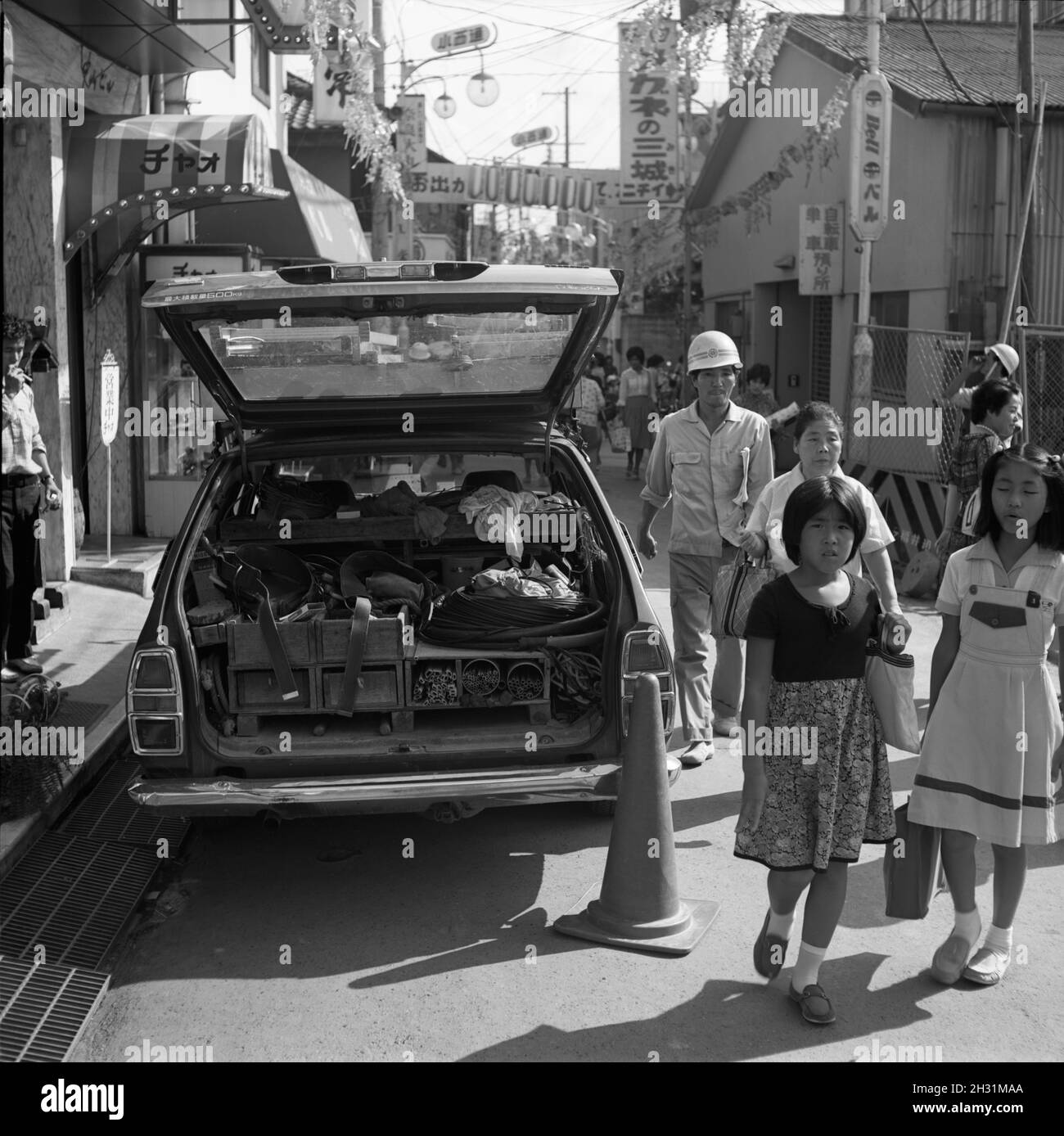 Street life. Kyoto, Japan, september 1978 Stock Photo - Alamy