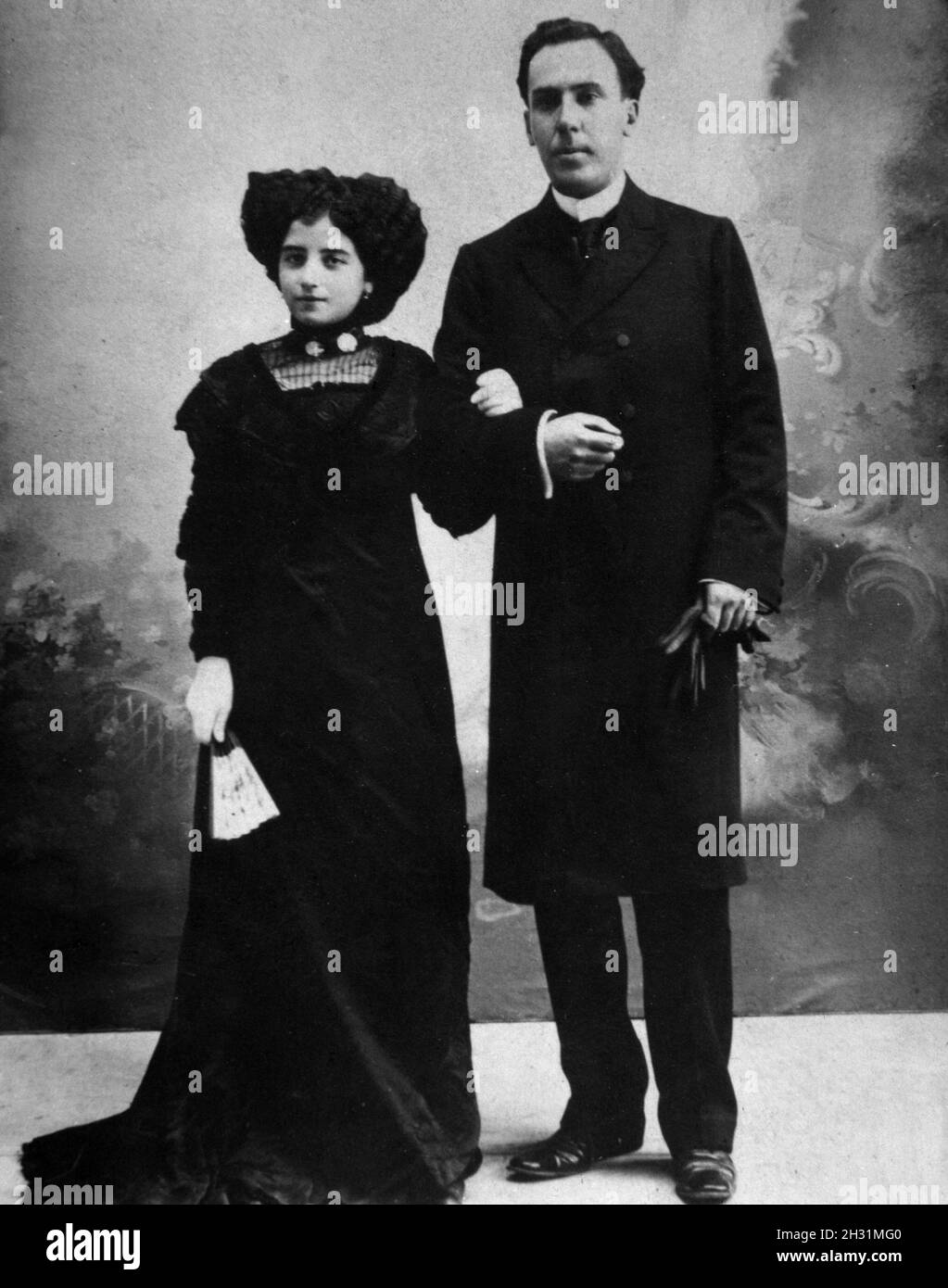 MACHADO , ANTONIO. ESCRITOR ESPAÑOL. SEVILLA 1875 - 1939. CON SU ESPOSA ...