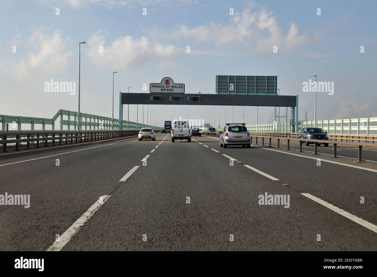 Bus lane on m4 motorway hi-res stock photography and images - Alamy