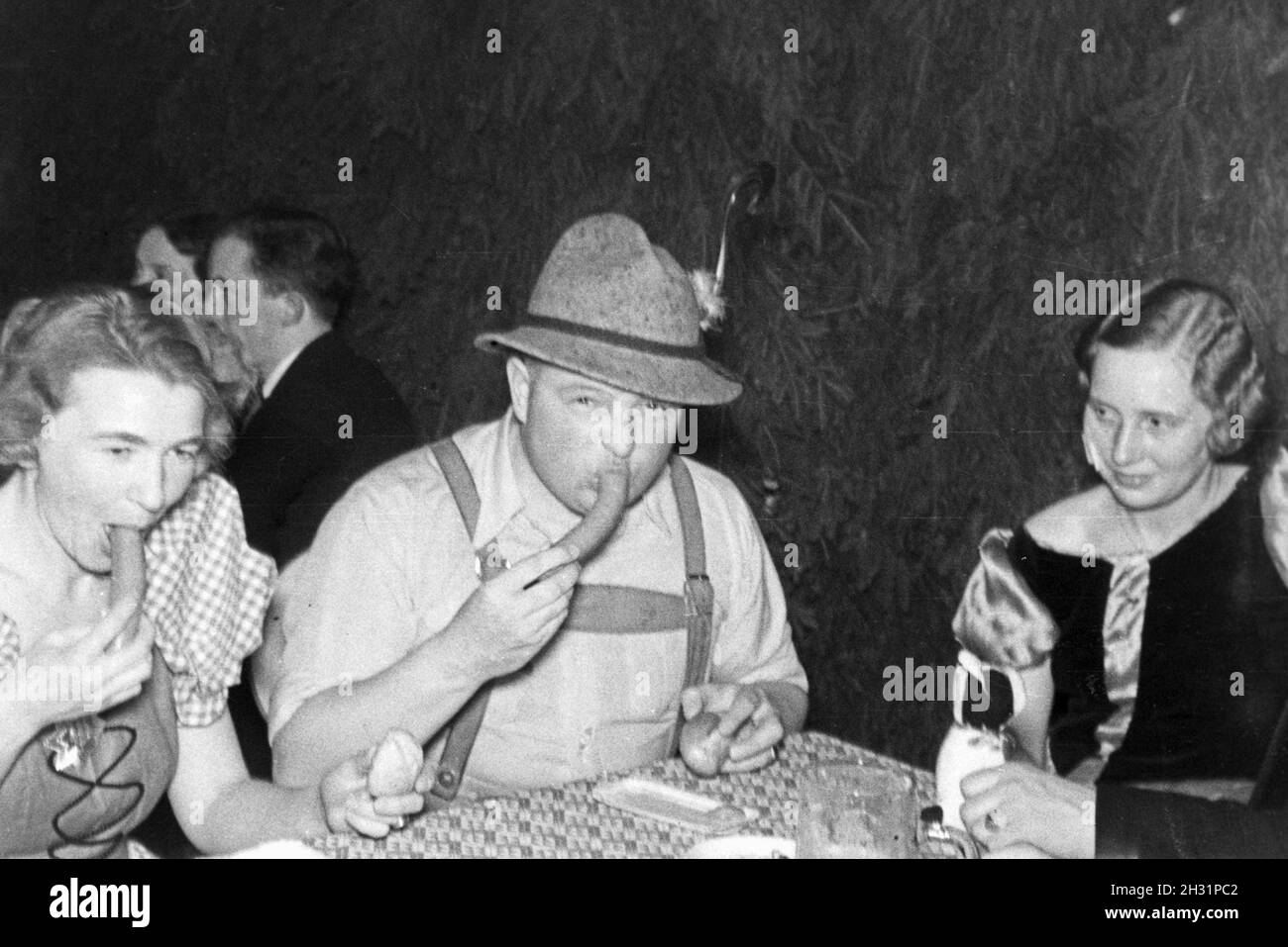 Besucher einer Karnevalsfeier, Deutsches Reich 1937. Guests of a ...
