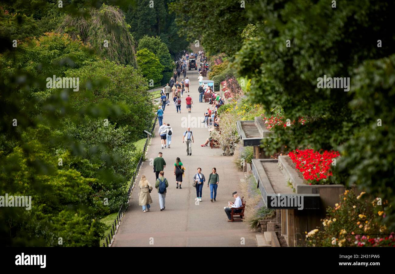 Edinburgh, Scotland, Princess Street gardens walkway paths Stock Photo ...
