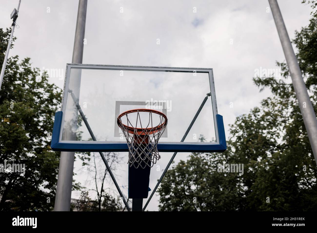 Backyard basketball hoop hi-res stock photography and images - Alamy