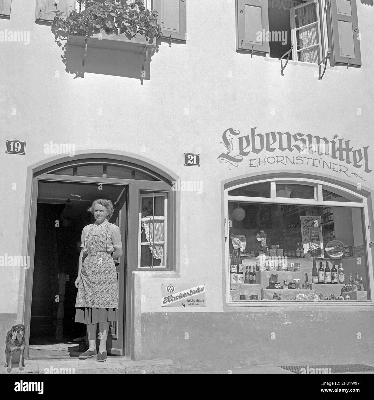 Lebensmittelgeschäft von E. Hornsteiner, Deutschland 1957. E ...