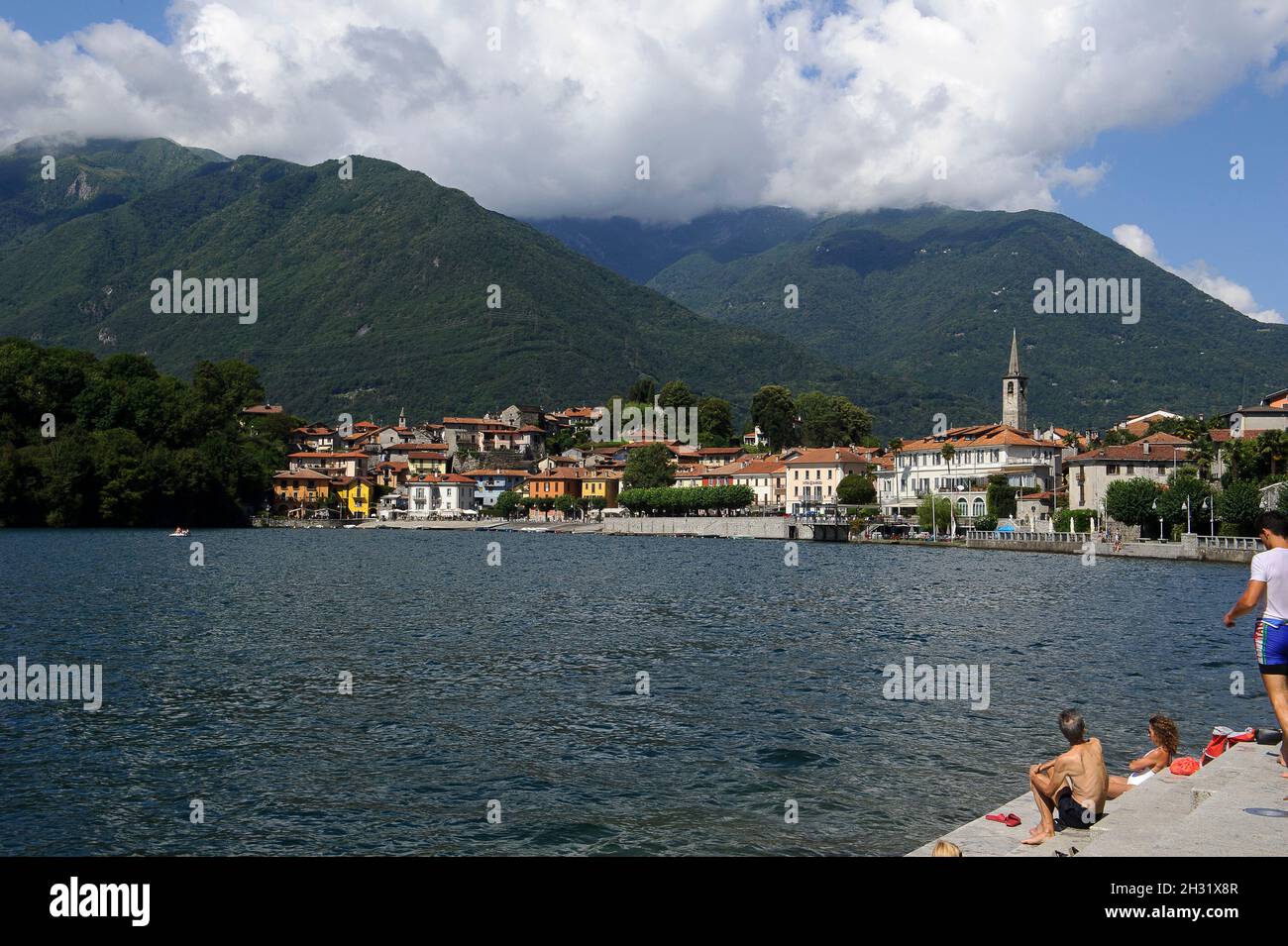 Lago mergozzo hi-res stock photography and images - Alamy