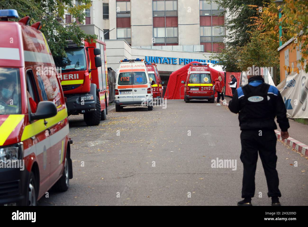 BUCHAREST, ROMANIA - October 24, 2021: An ambulance brings COVID-19 ...