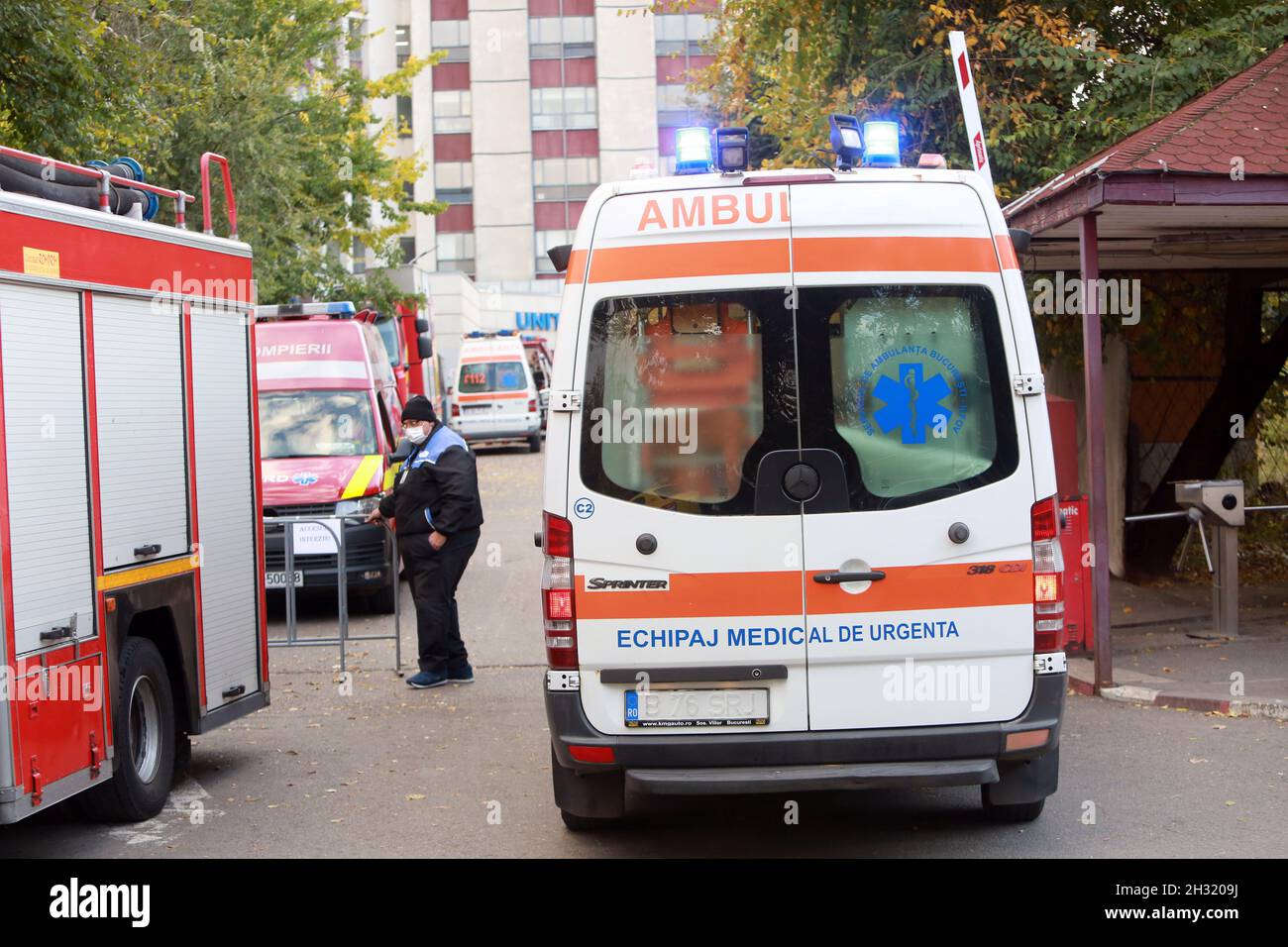 Resuscitation ward hospital hi-res stock photography and images - Alamy