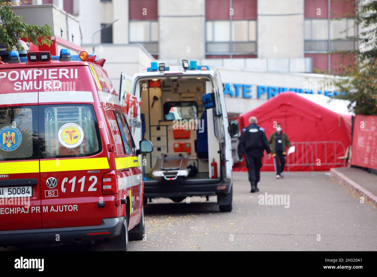 BUCHAREST, ROMANIA - October 24, 2021: An ambulance brings COVID-19 ...