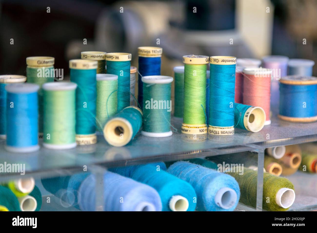 Thread spools hi-res stock photography and images - Alamy