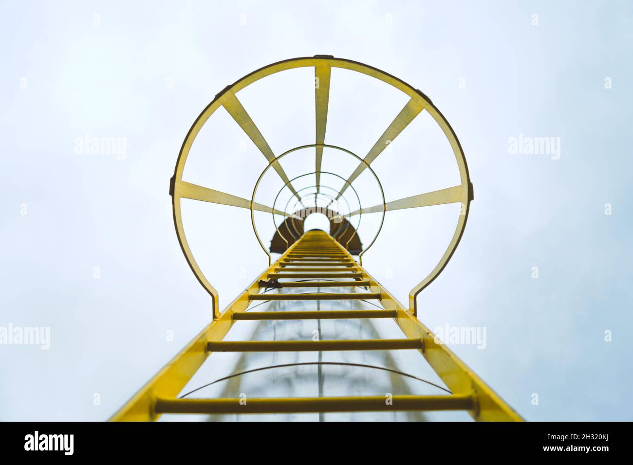 Fixed ladder hi-res stock photography and images - Alamy