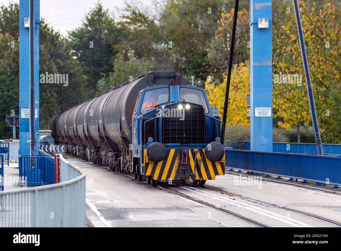 Ribble Rail crude "Bitumen tankers" hauled by 60096 Sentinel diesel ...