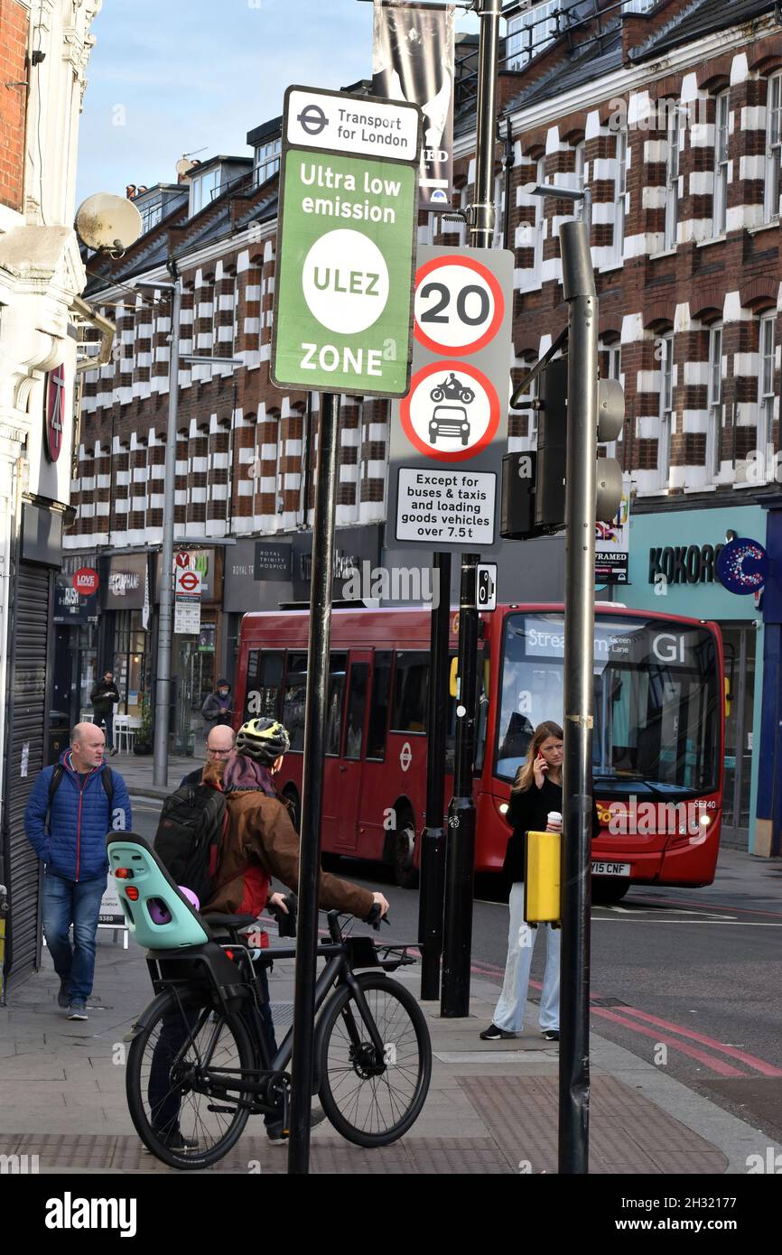 Battersea road signs hi-res stock photography and images - Alamy