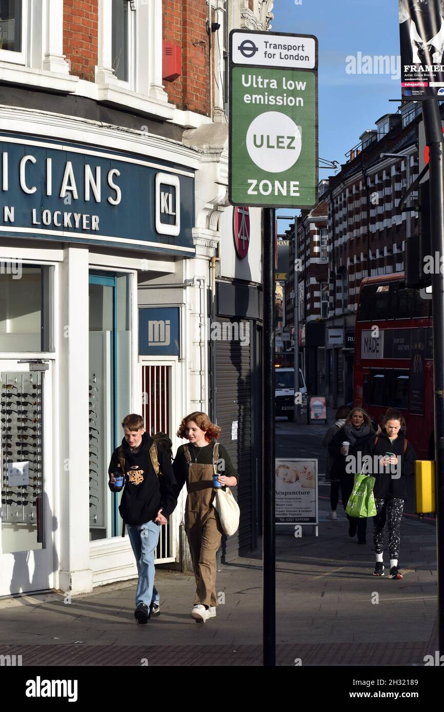 Ulez extension hi-res stock photography and images - Alamy