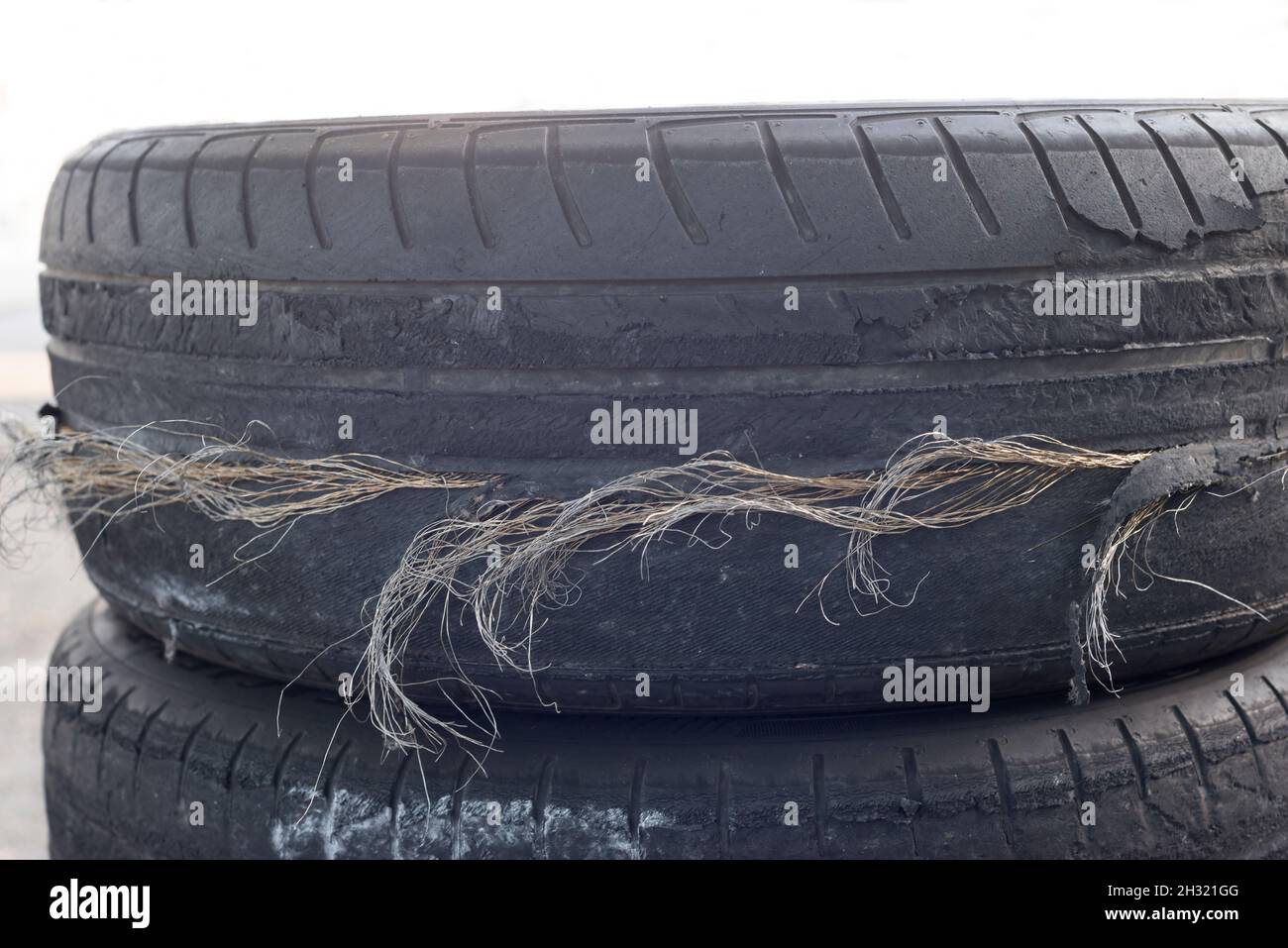 Close Up Shredded Tyre Stock Photo - Alamy