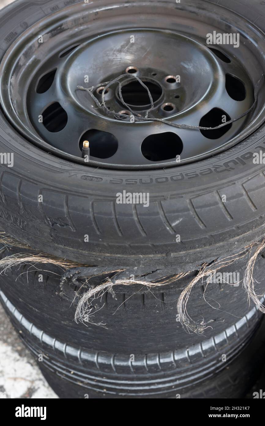 Close Up Shredded Tyre Stock Photo - Alamy