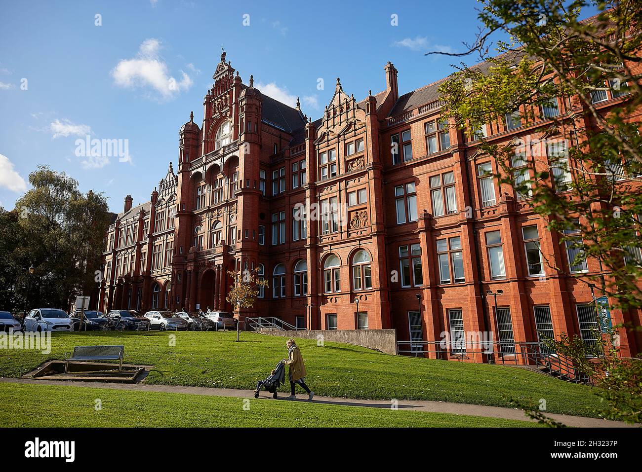 Life science engineering building university hi-res stock photography ...