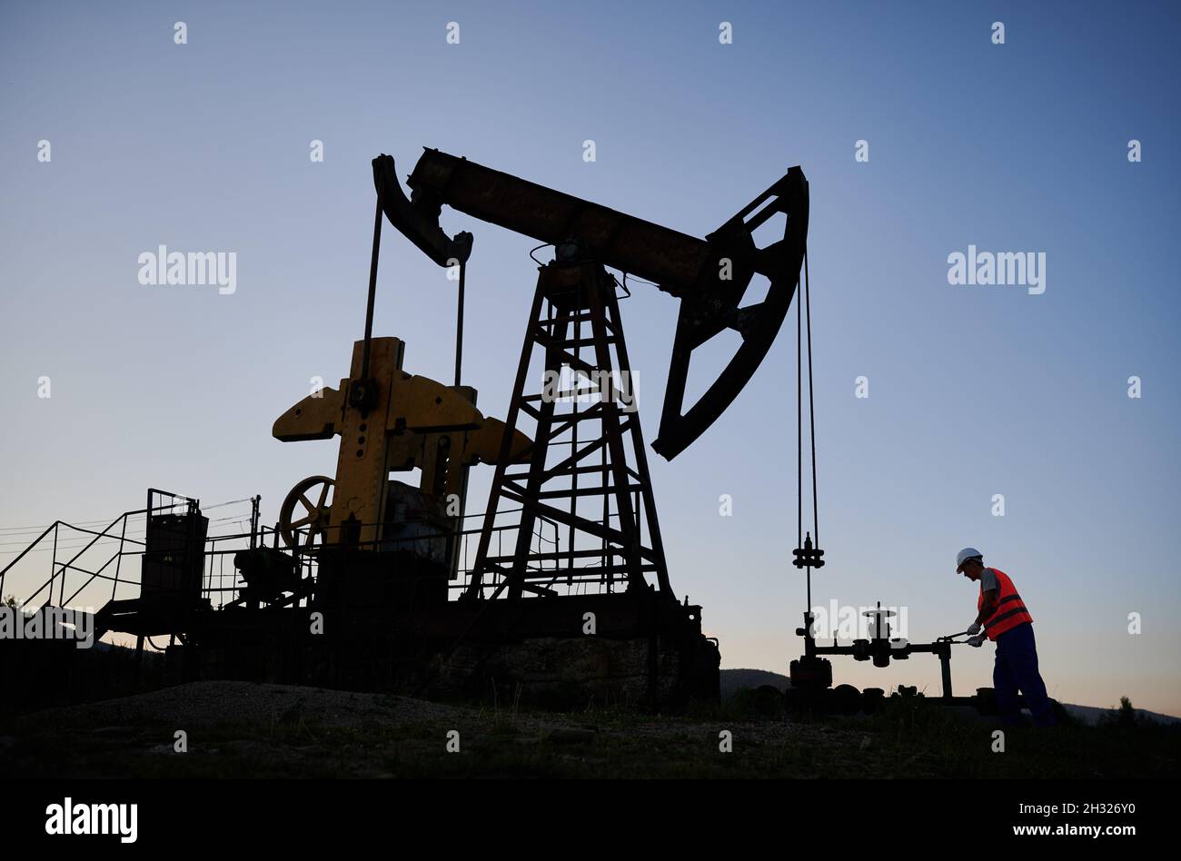 Borehole drilling equipment hi-res stock photography and images - Alamy