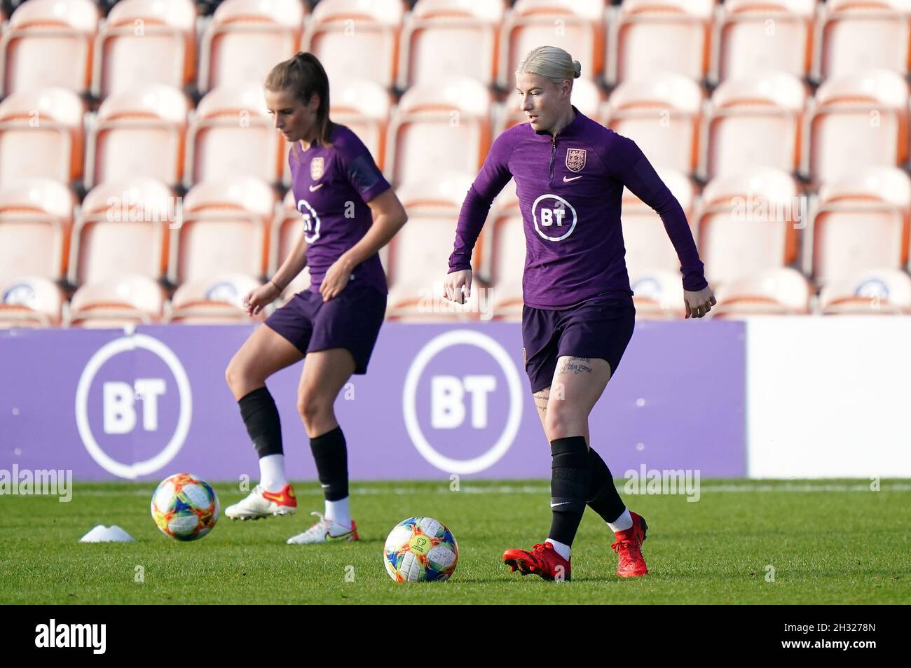 England's Ella Toone (left) and Bethany England during a training ...
