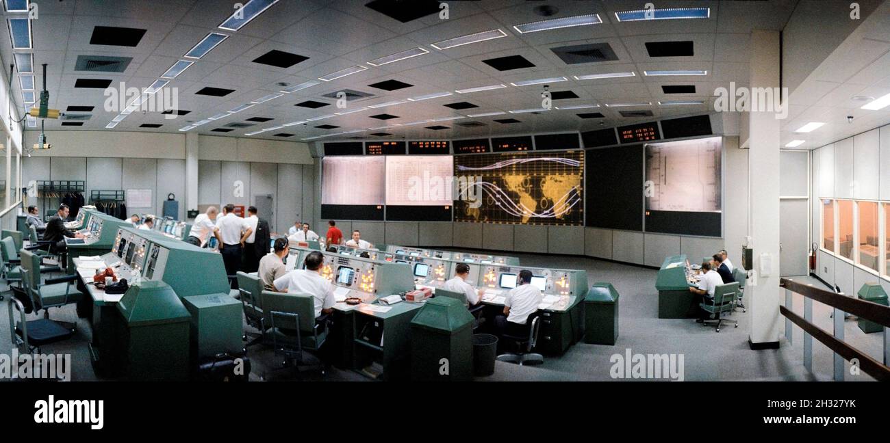 (21-29 Aug. 1965) --- Overall view of the Mission Control Center (MCC ...